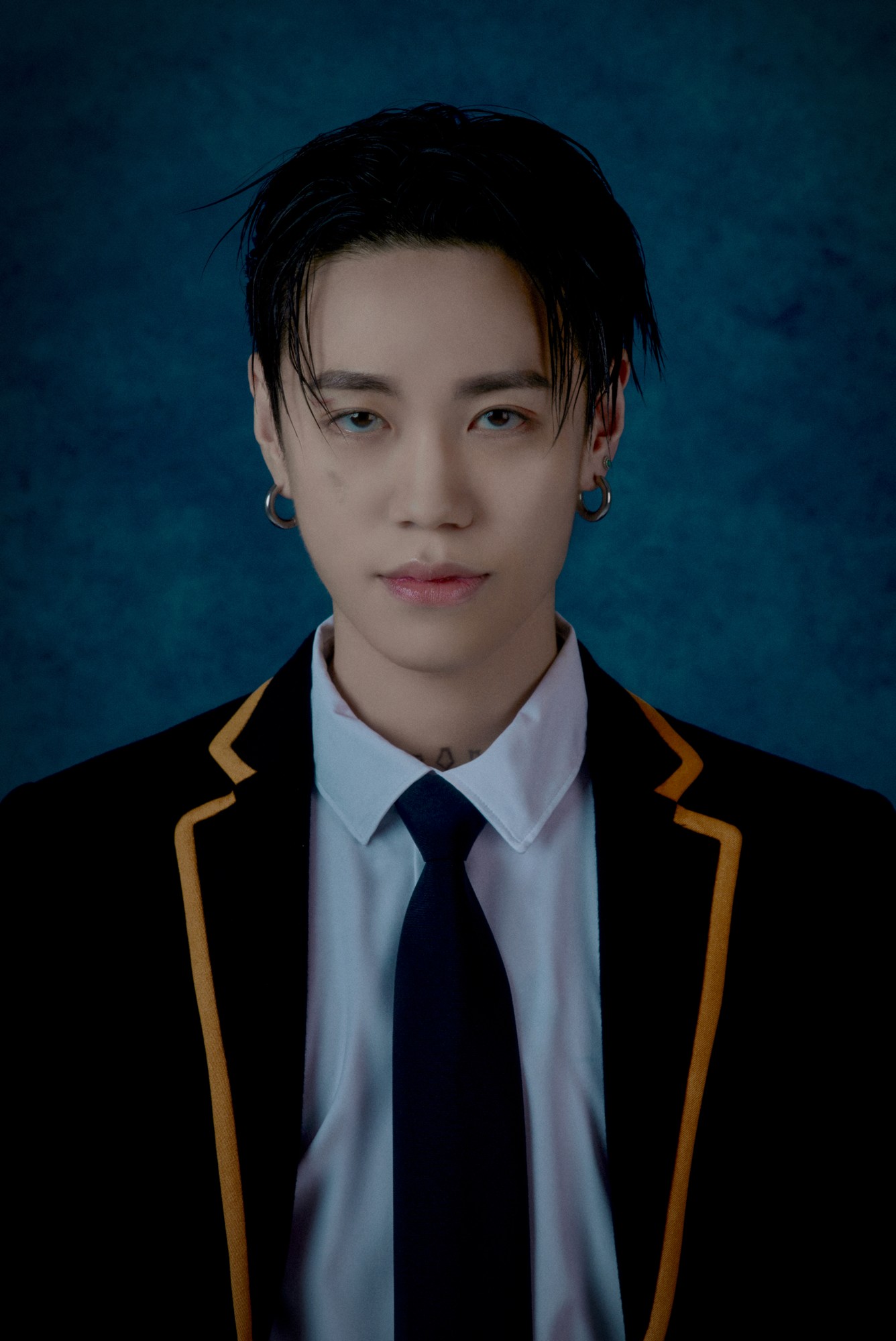 BLOO Shows A Side Unseen with 'MOON AND BACK' - K-Pop Concerts