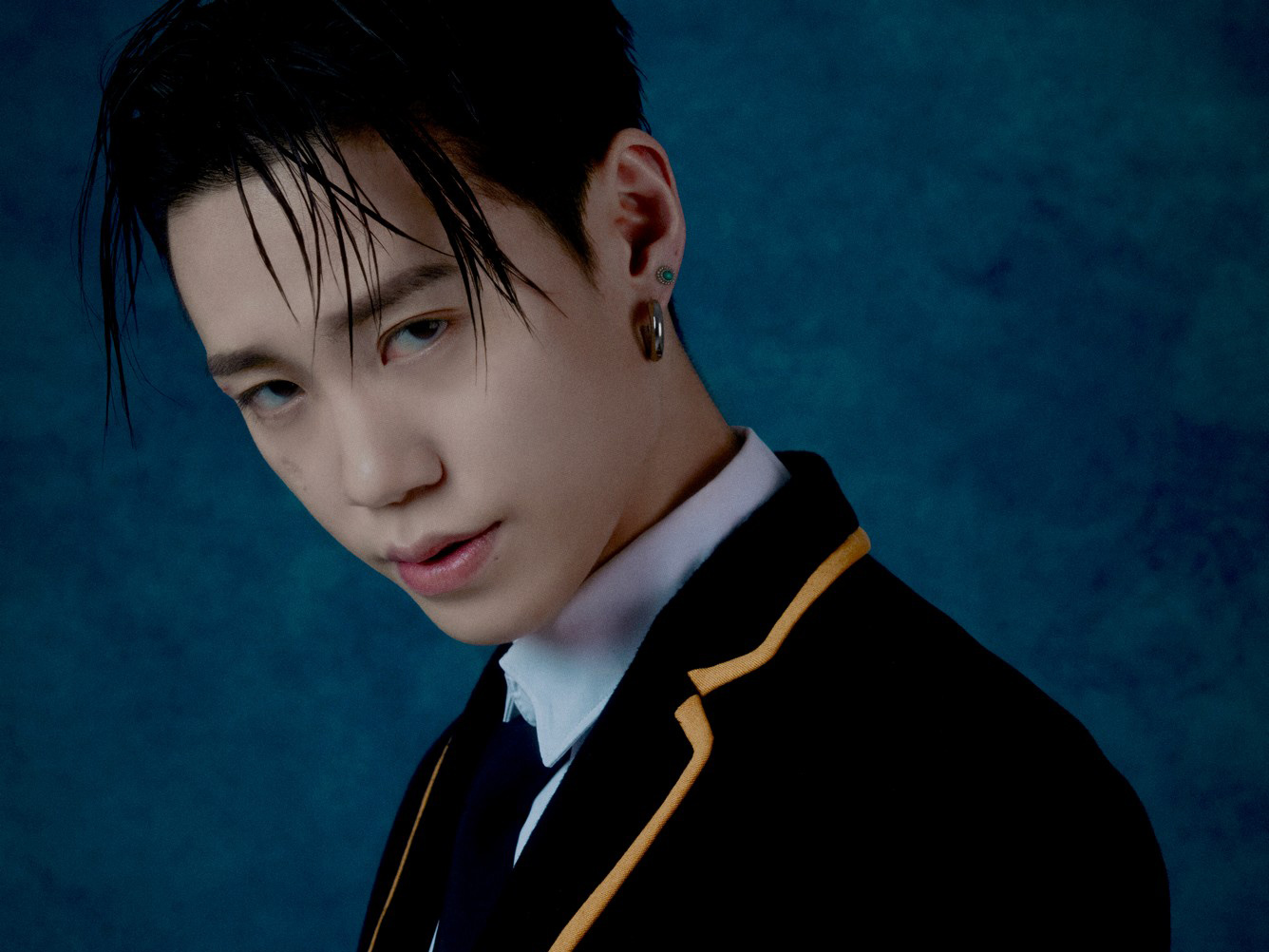 BLOO Shows A Side Unseen with 'MOON AND BACK' - K-Pop Concerts