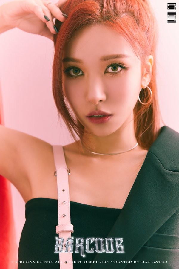 lilli llilli Wants to See Your “Barcode” in Stellar Debut - K-Pop Concerts