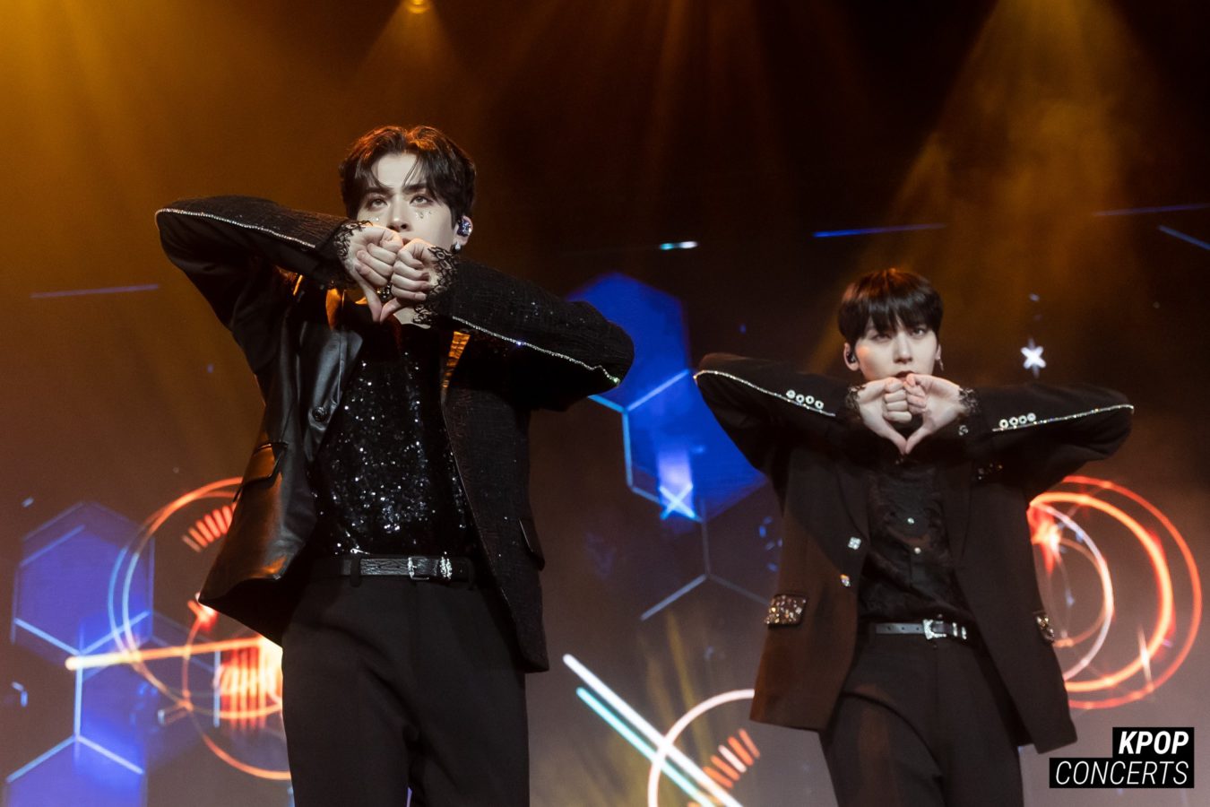 [GALLERY] ONEUS 1st World Tour 'Reach for Us' in Pasadena - K-Pop Concerts