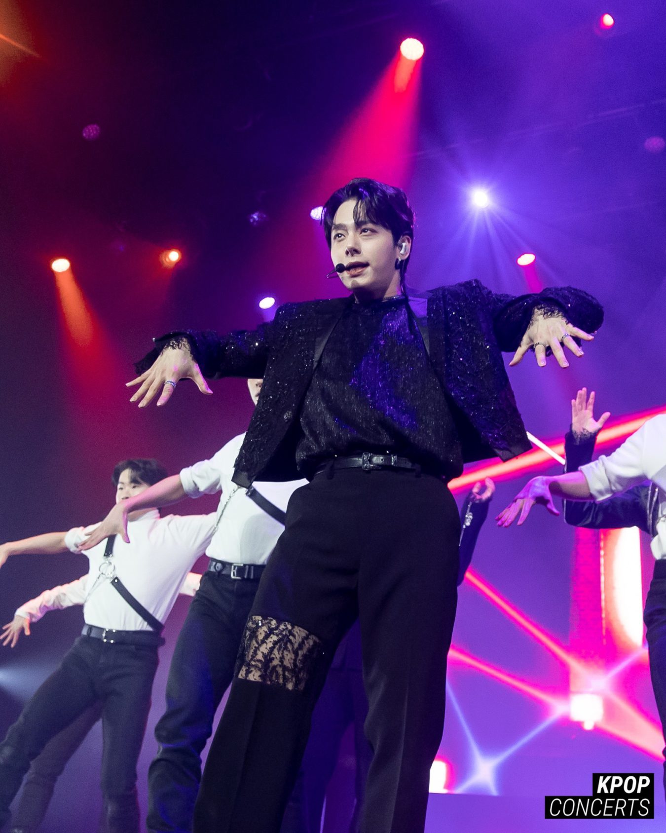 [GALLERY] ONEUS 1st World Tour 'Reach for Us' in Pasadena - K-Pop Concerts
