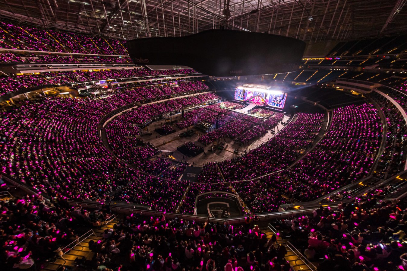 [RECAP] TWICE Makes History at Stunning Sold-Out Sofi Stadium Concert - K-Pop Concerts