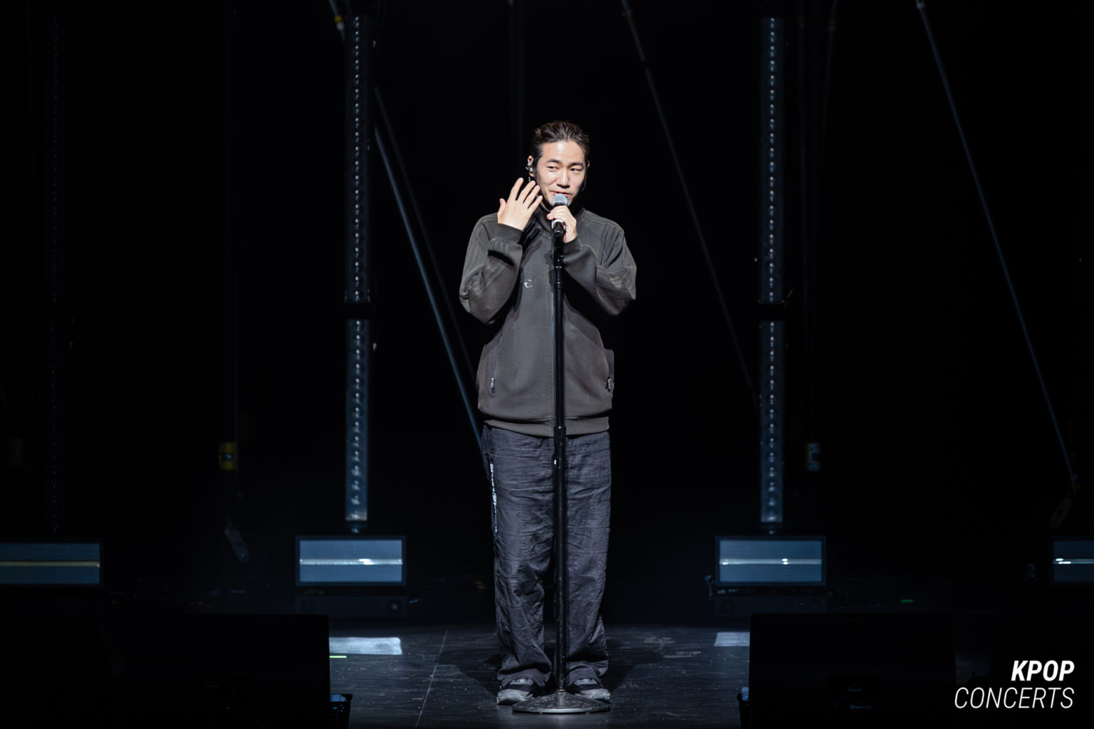 [GALLERY] 2025 BIBI 1ST WORLD TOUR [EVE] in Los Angeles - K-Pop Concerts